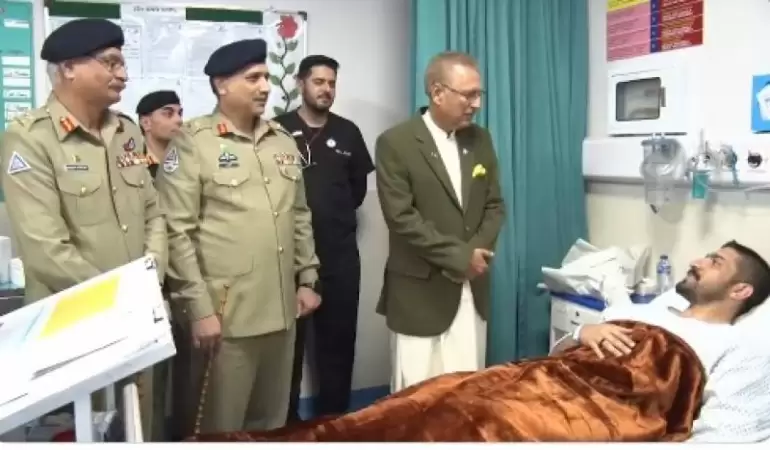 President Alvi Greets Pakistani Army Commanders And Soldiers Hurt In ...